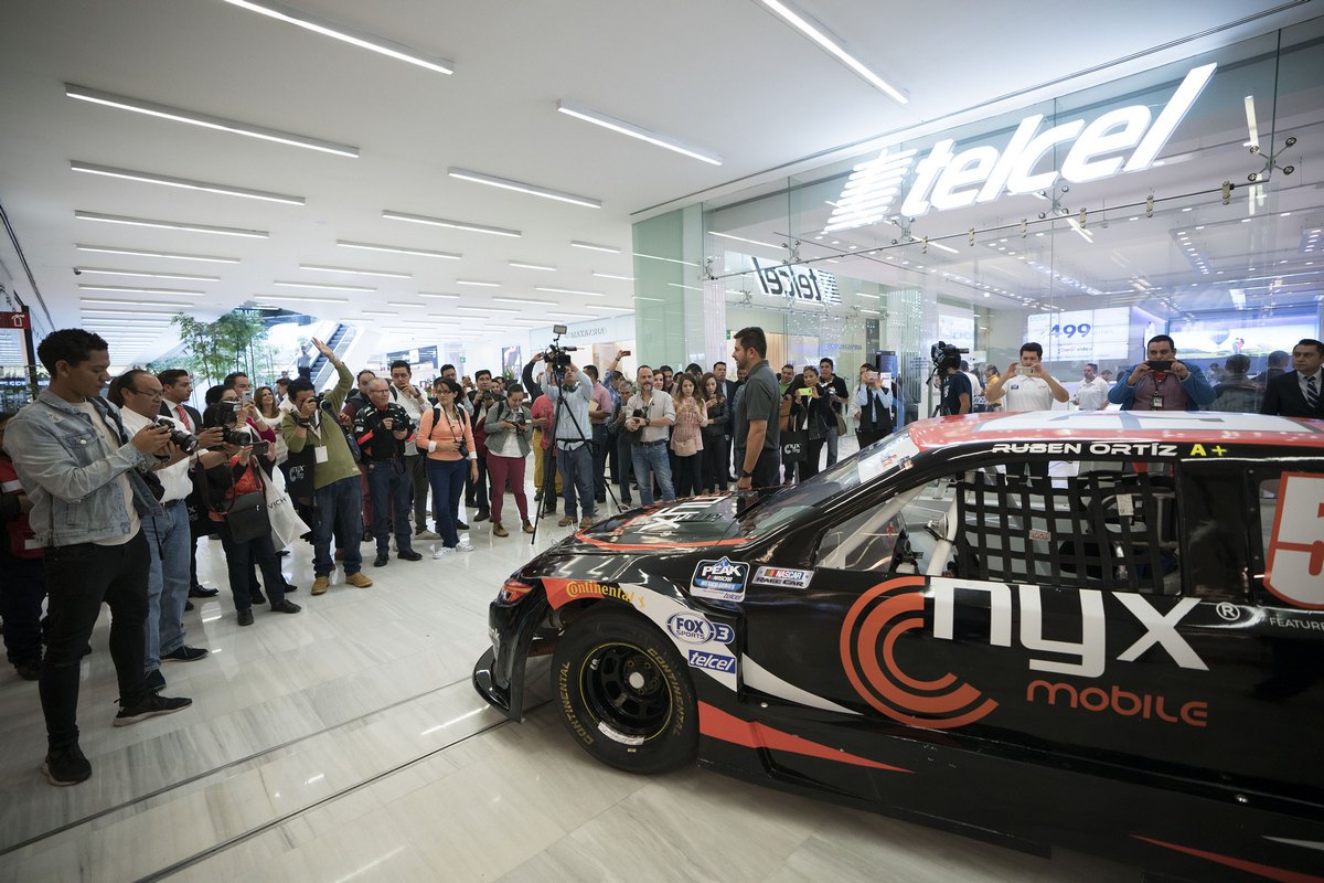 Se Presentó El NYX Mobile Racing Team - Carreras en vivo